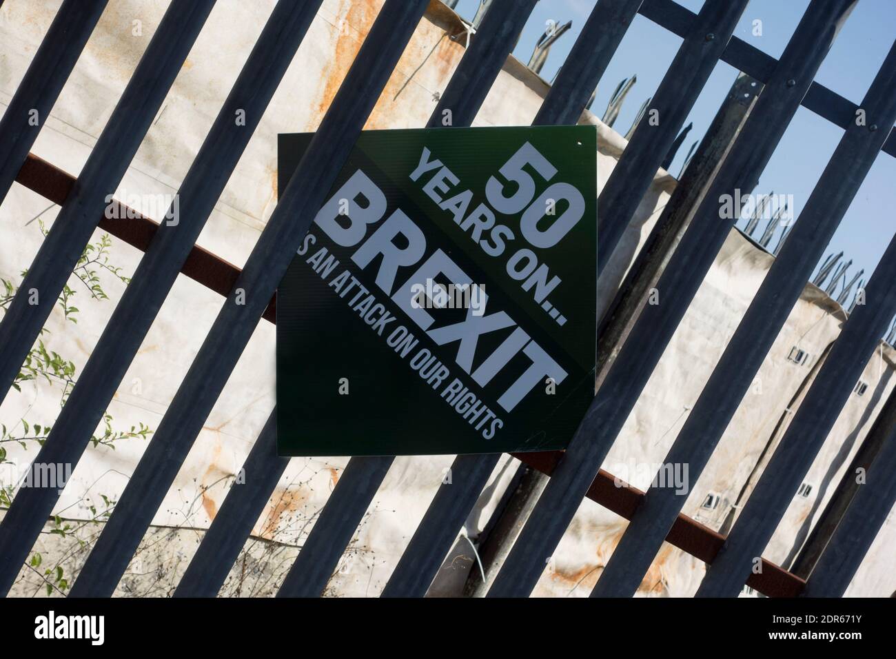 Brexit sign at the border Ireland (EU) - Northern Ireland (UK Stock ...