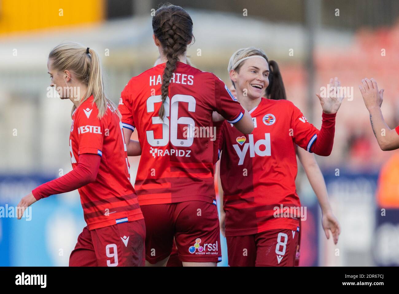 GOAL: Jess Fishlock #8 of Reading scores a goal 0-1 & celebrates her ...