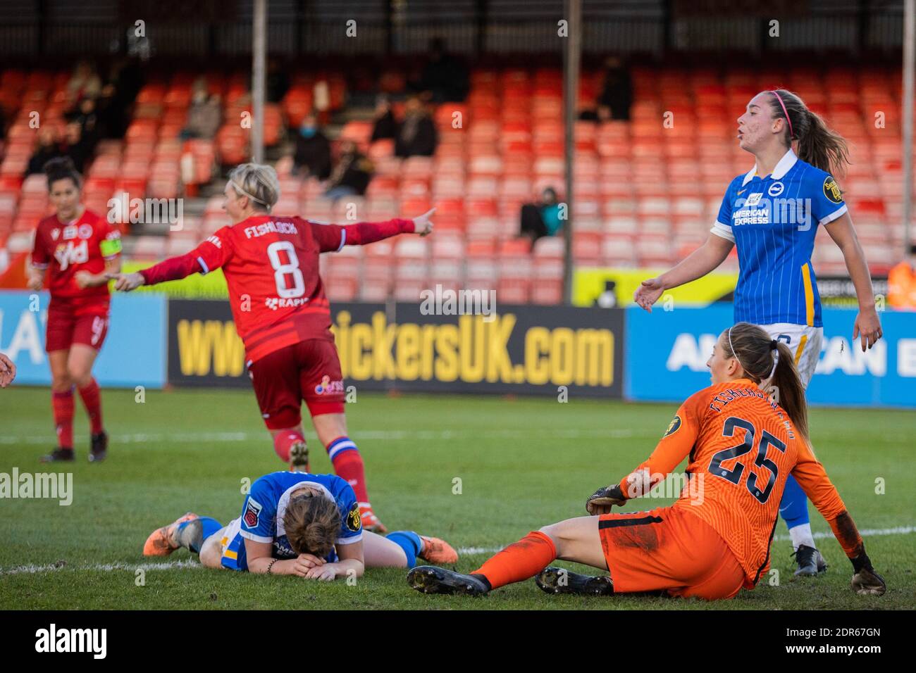 GOAL: Jess Fishlock #8 of Reading scores a goal 1-2 & celebrates her ...