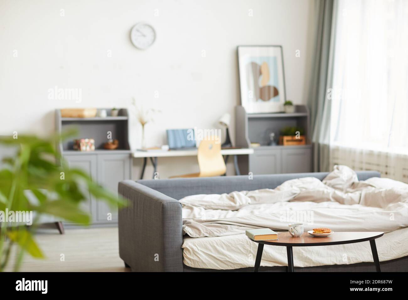 Simple decor inside interior hi-res stock photography and images - Alamy