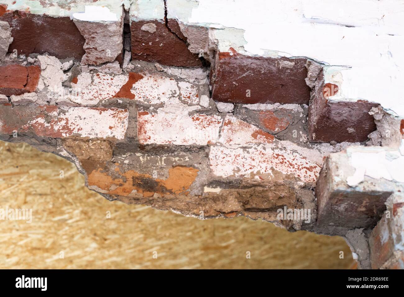 Destroyed brick hi-res stock photography and images - Alamy