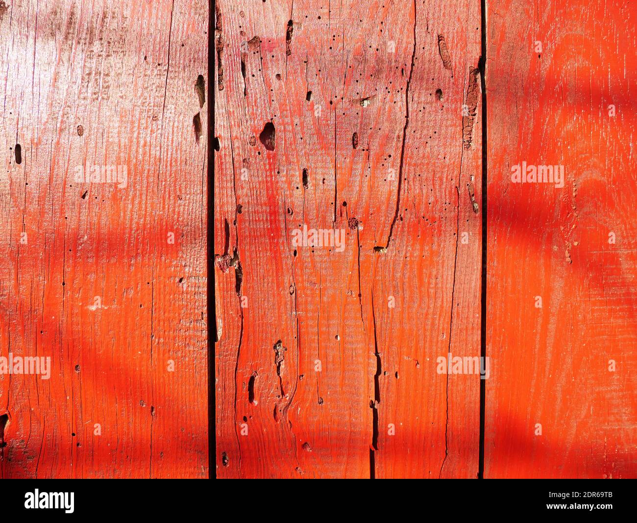 Texture of used wood planks painted red Stock Photo - Alamy