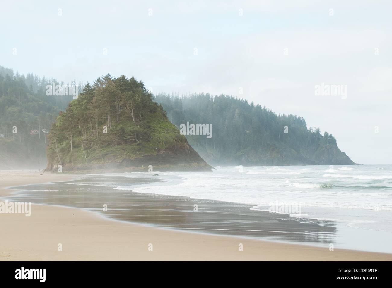 The Proposal Rock, Oregon in a foggy da Stock Photo - Alamy