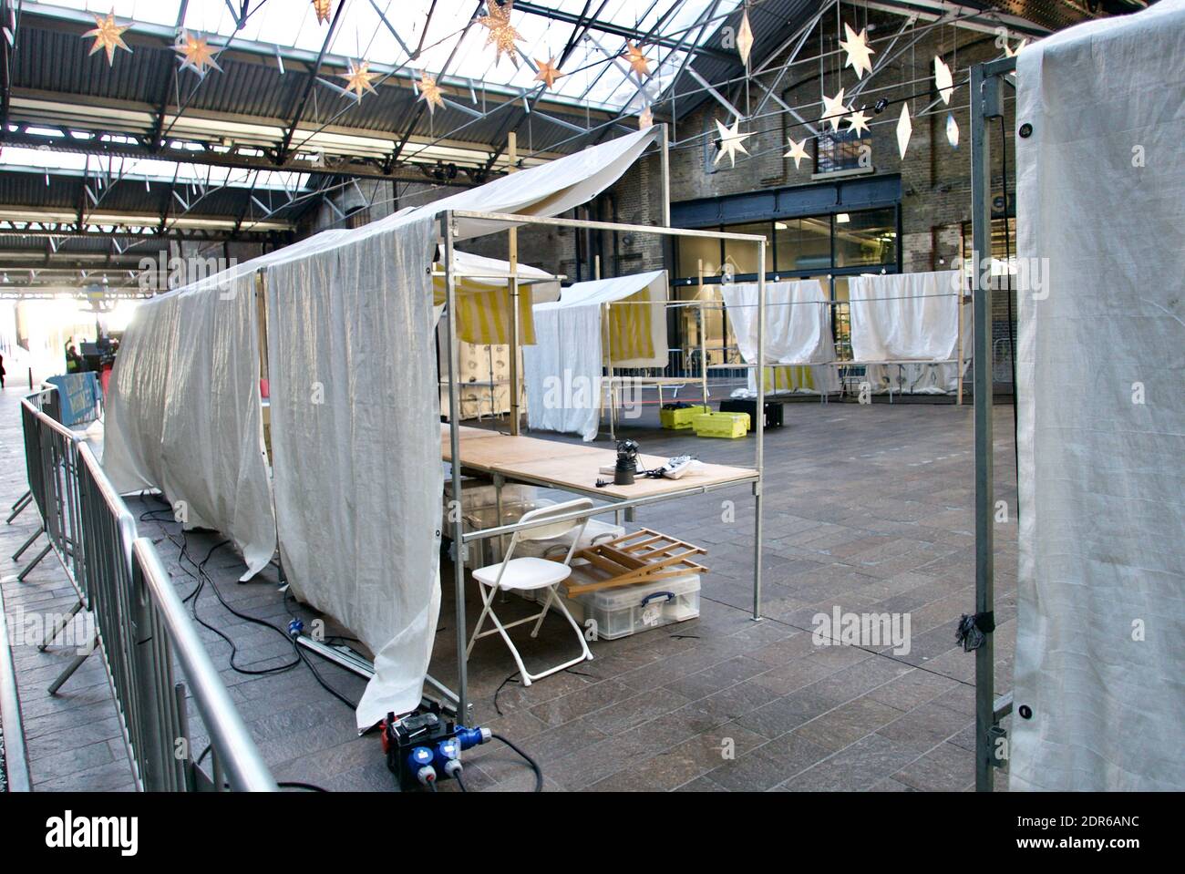 Empty market stalls hi-res stock photography and images - Alamy