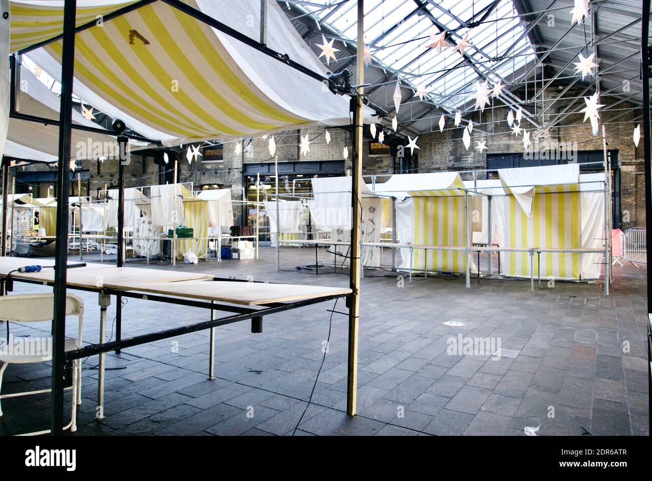 Empty market stalls hi-res stock photography and images - Alamy