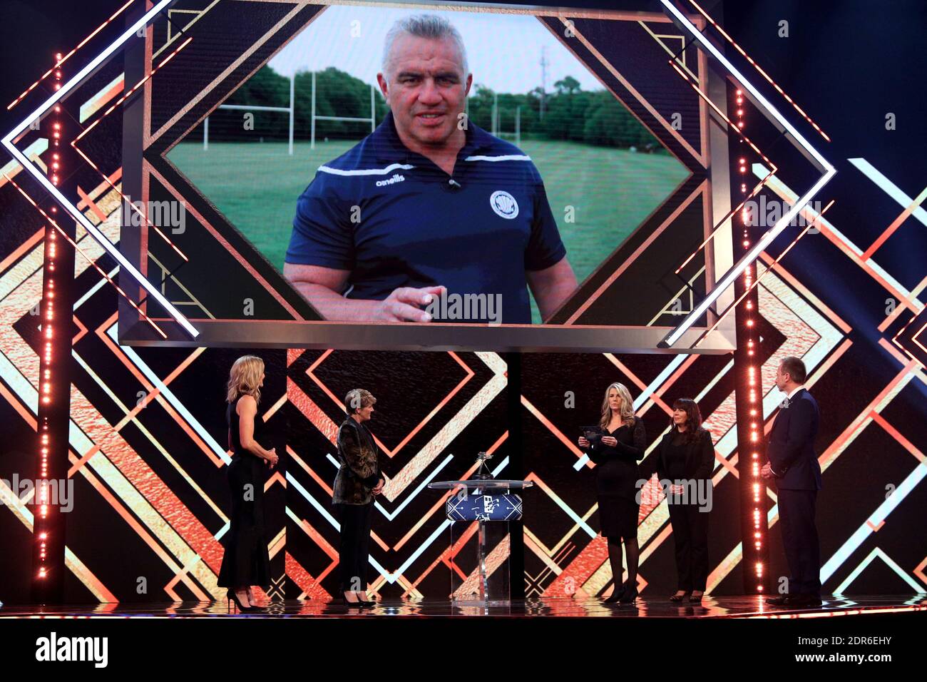 Sue Bushby (centre) receives the Unsung Hero award on behalf of her ...