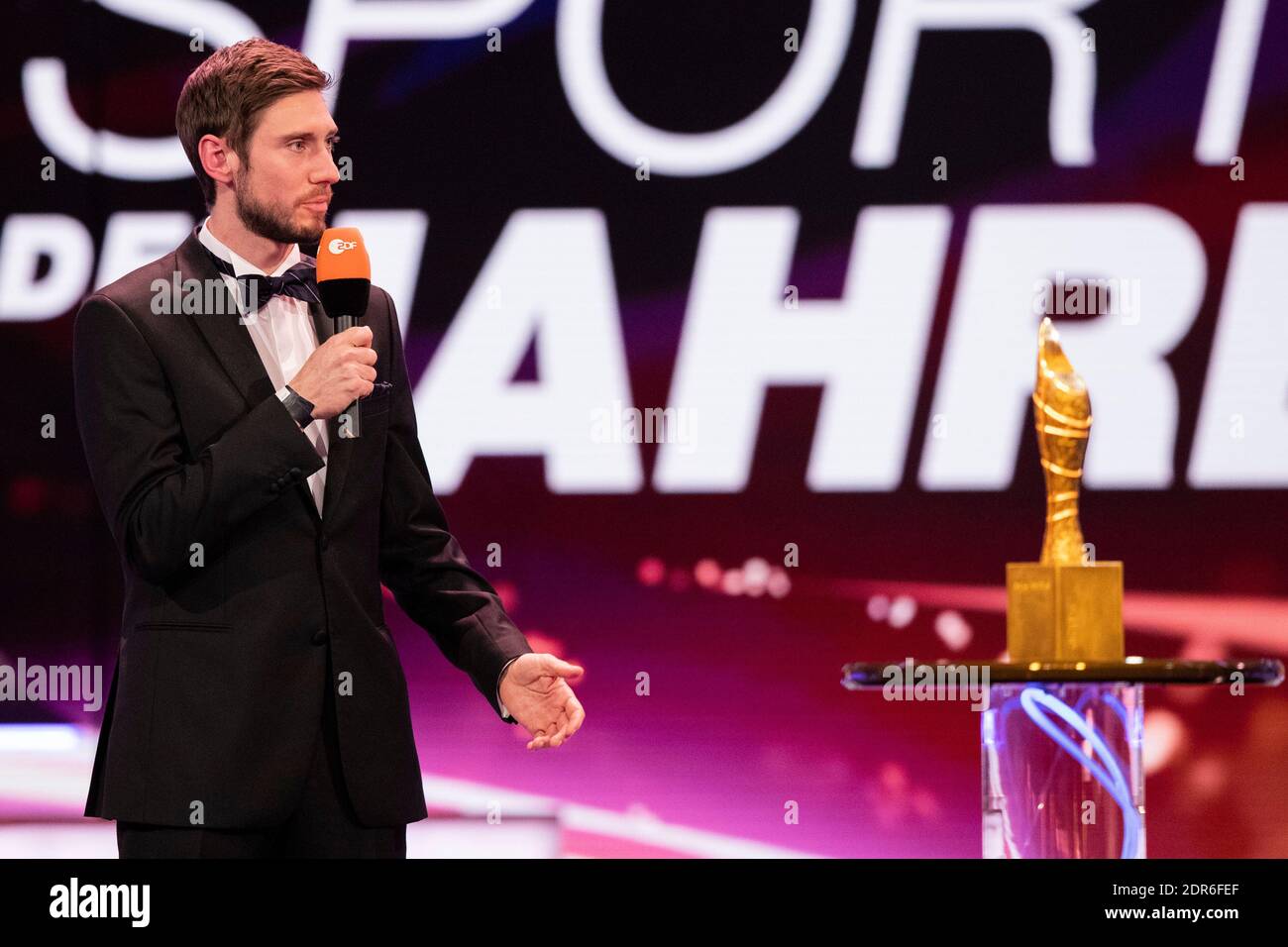 Baden Baden, Germany. 20th Dec, 2020. Sabre fencer Max Hartung stands ...
