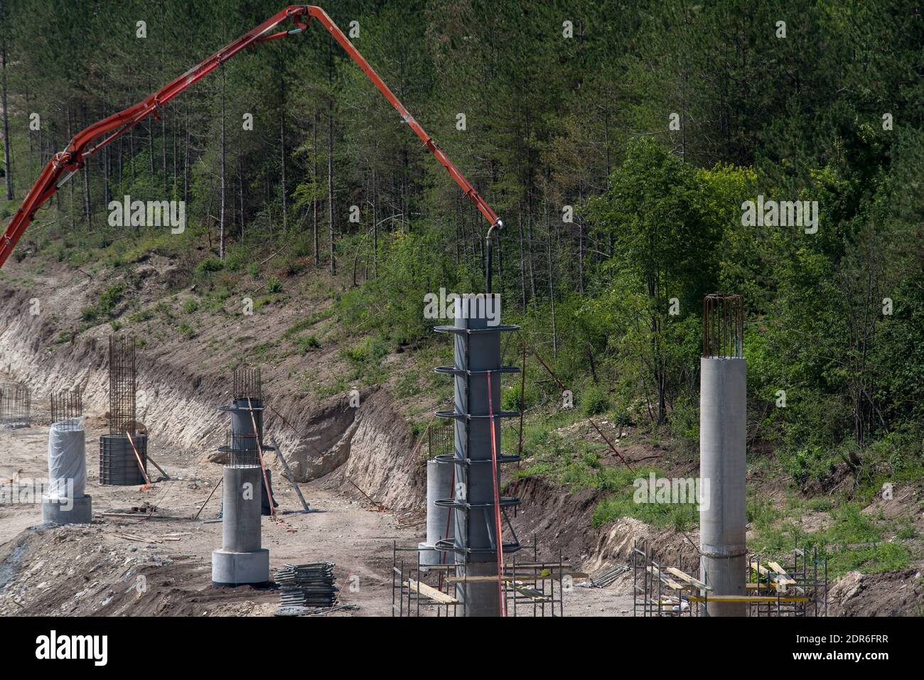 Concrete column hi-res stock photography and images - Alamy