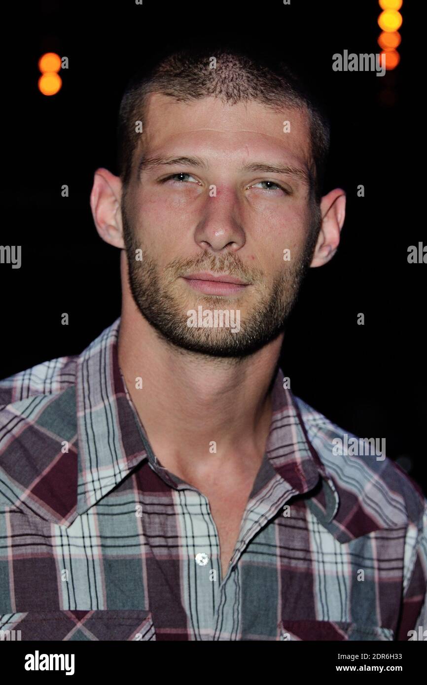 Florian Delhorbe assiste a la soiree 'Back to the Party' au Pavillon ...
