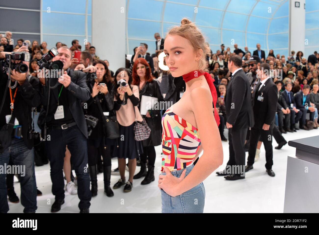 Lily rose depp paparazzi hi-res stock photography and images - Alamy