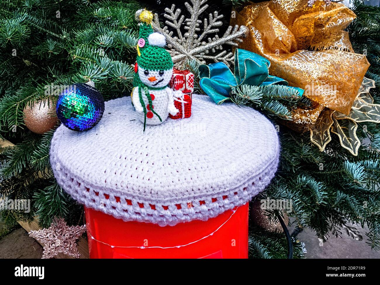 Knitted postbox toppers hi-res stock photography and images - Alamy