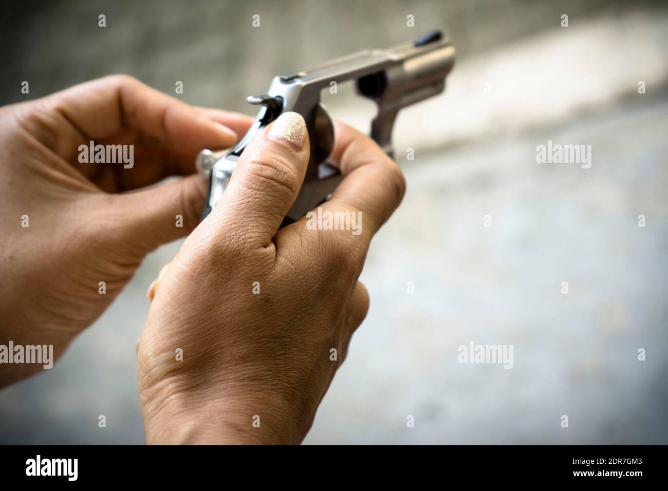 Man reloading gun hi-res stock photography and images - Alamy