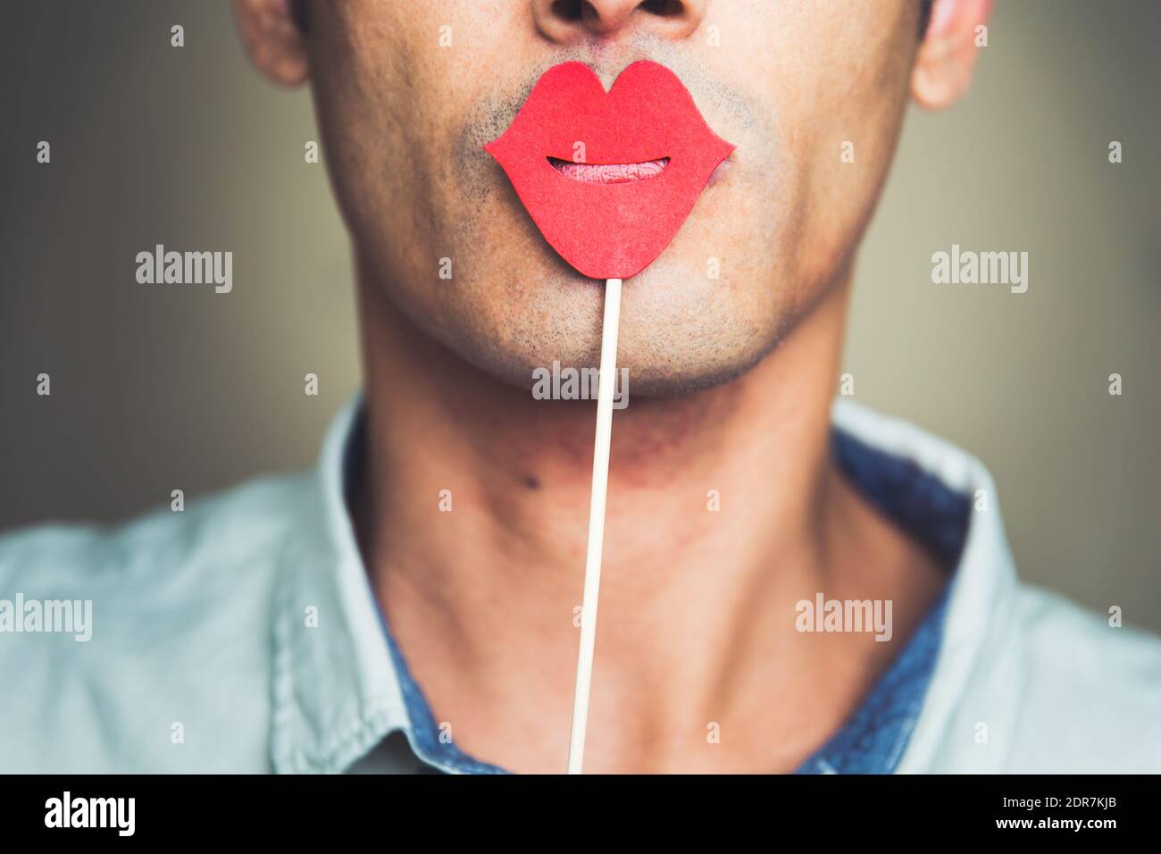 Body lips kissing hi-res stock photography and images - Alamy