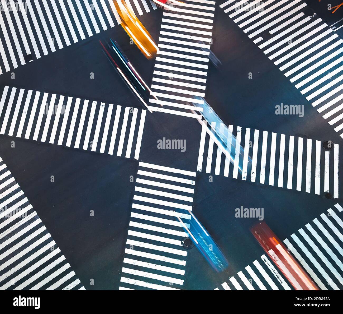 Busy crosswalk intersection ginza tokyo hi-res stock photography and ...