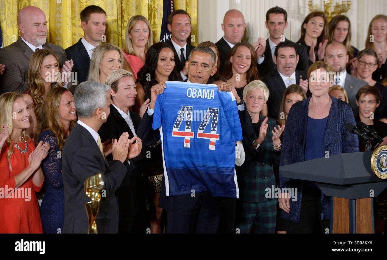 United national soccer team poses hi-res stock photography and images ...