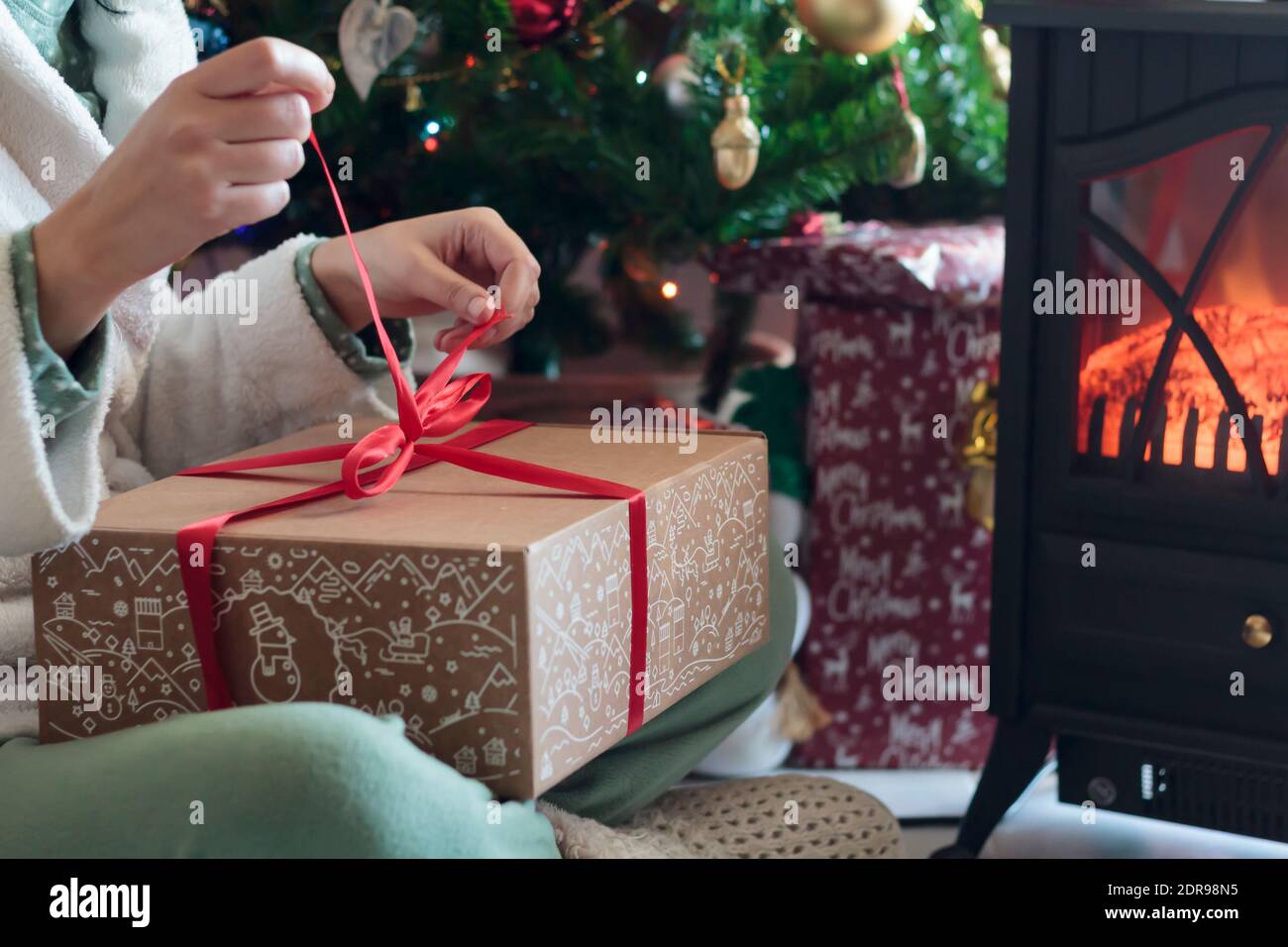 Unwrapping gift hi-res stock photography and images - Alamy