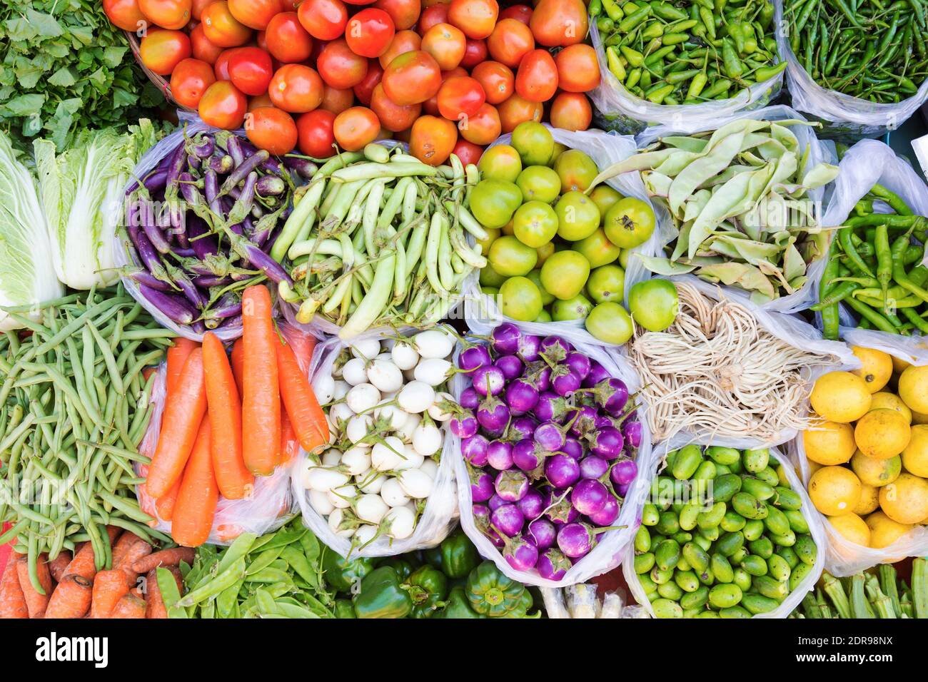 Fruits and vegetables at a farmers market Stock Photo - Alamy