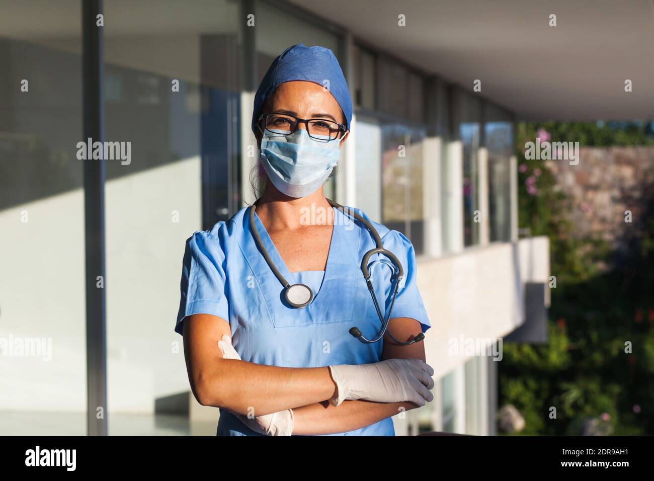 Healthcare worker hispanic hi-res stock photography and images - Alamy