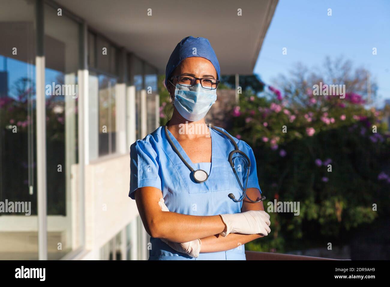 Healthcare worker hispanic hi-res stock photography and images - Alamy