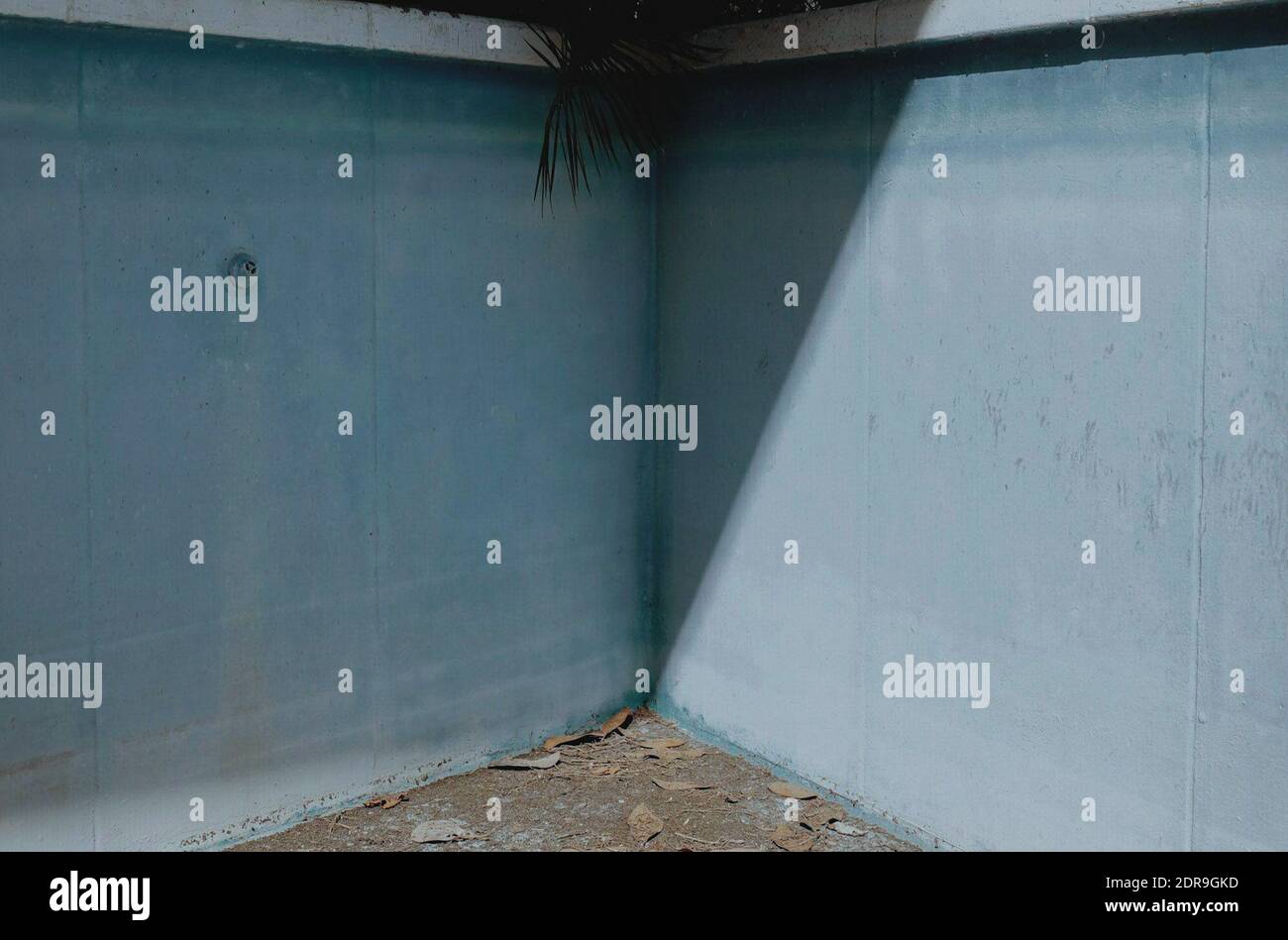 Ruined pool hi-res stock photography and images - Alamy