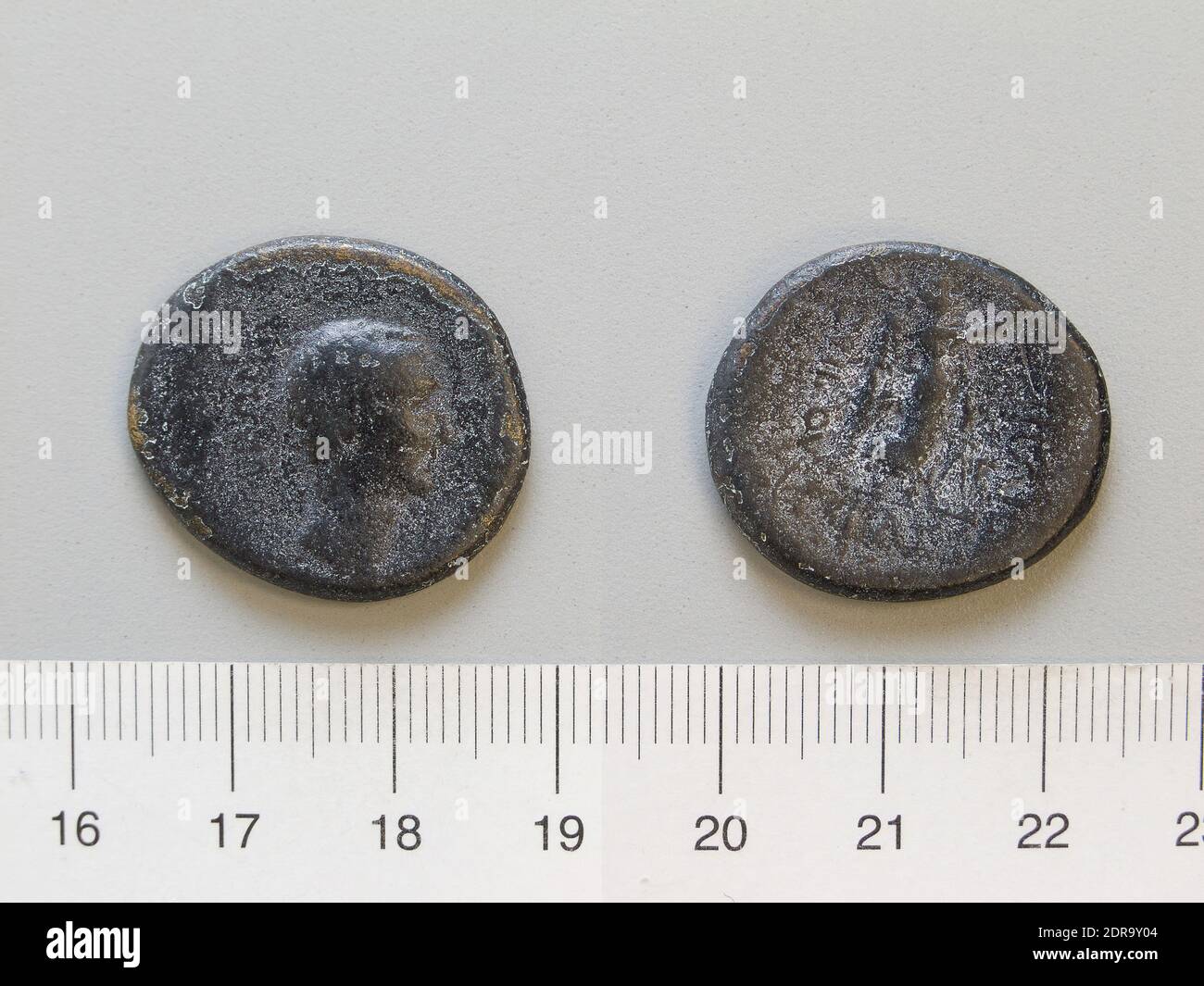 Gaius julius caesar coin hi-res stock photography and images - Alamy