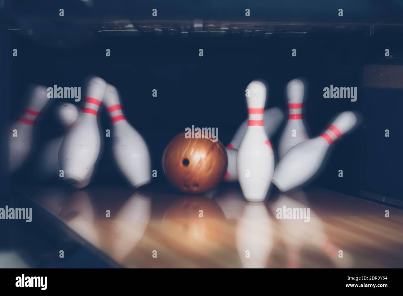 Ten pin bowl bowling alley hi-res stock photography and images - Alamy