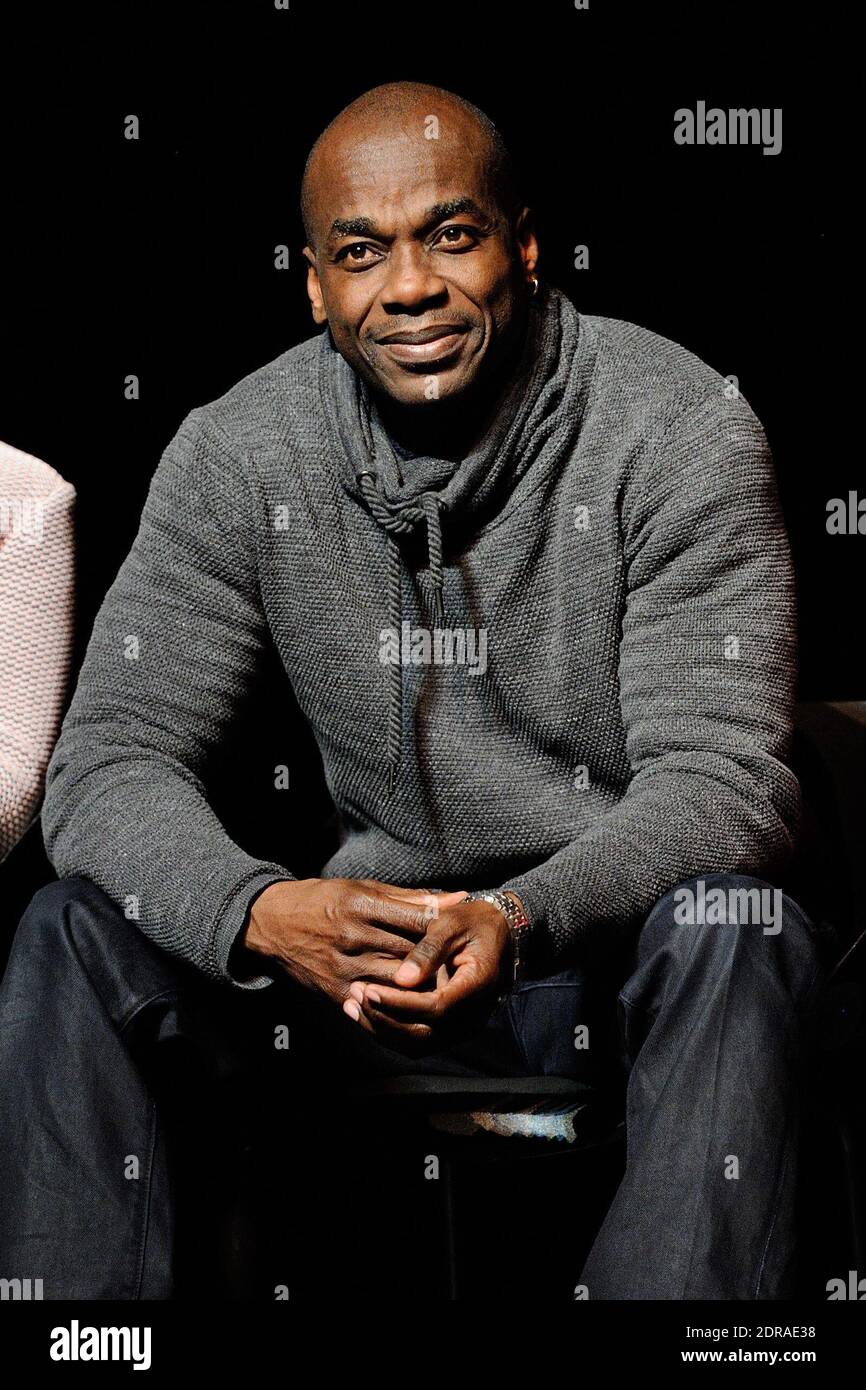 Patson assiste a la presentation du programme theatral du debut d'annee ...