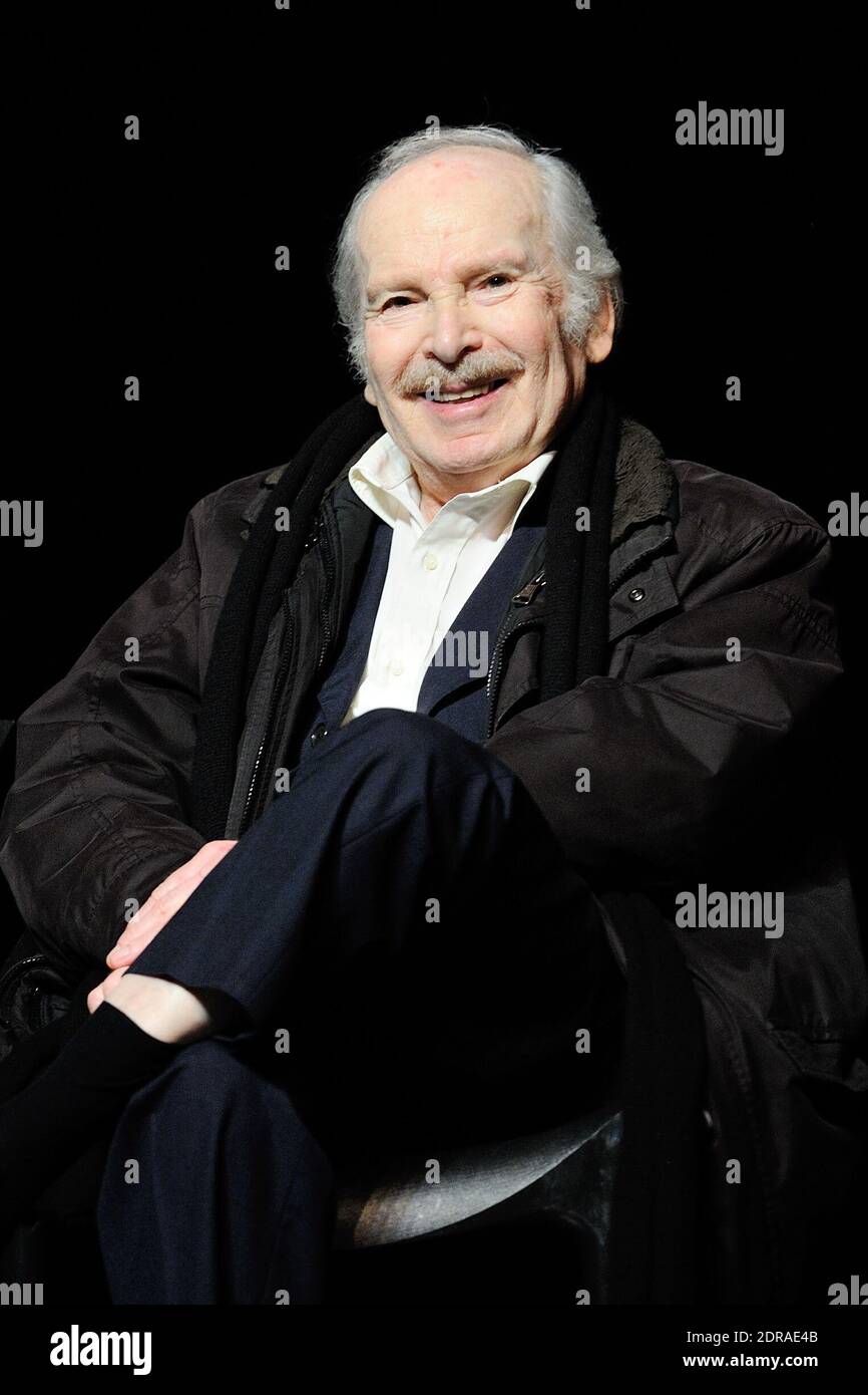 Popeck assiste a la presentation du programme theatral du debut d'annee ...