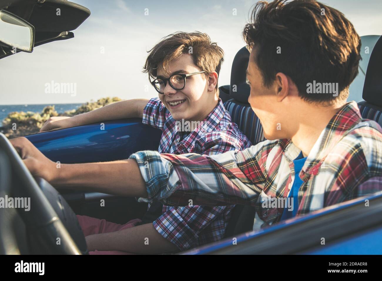 Boys in car hi-res stock photography and images - Alamy