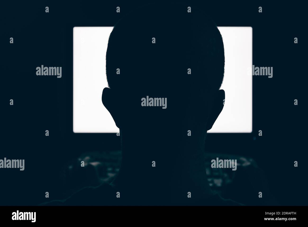 Head silhouette computer hi-res stock photography and images - Alamy