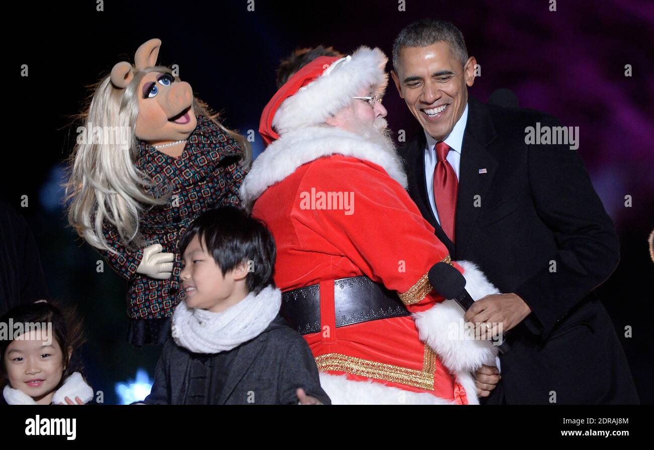 The President Barack Obama ,Santa Claus and Miss Piggy laugh on stage ...