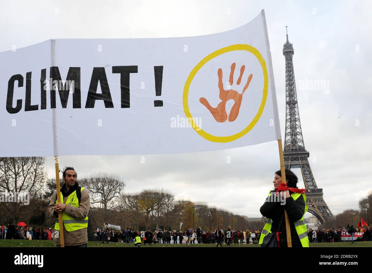 Cop21 Paris Agreement Eiffel Tower Hi Res Stock Photography And Images