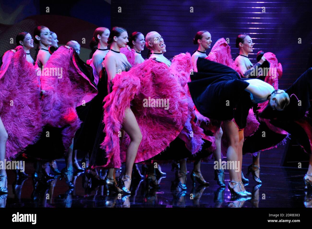 Moulin rouges hi-res stock photography and images - Alamy