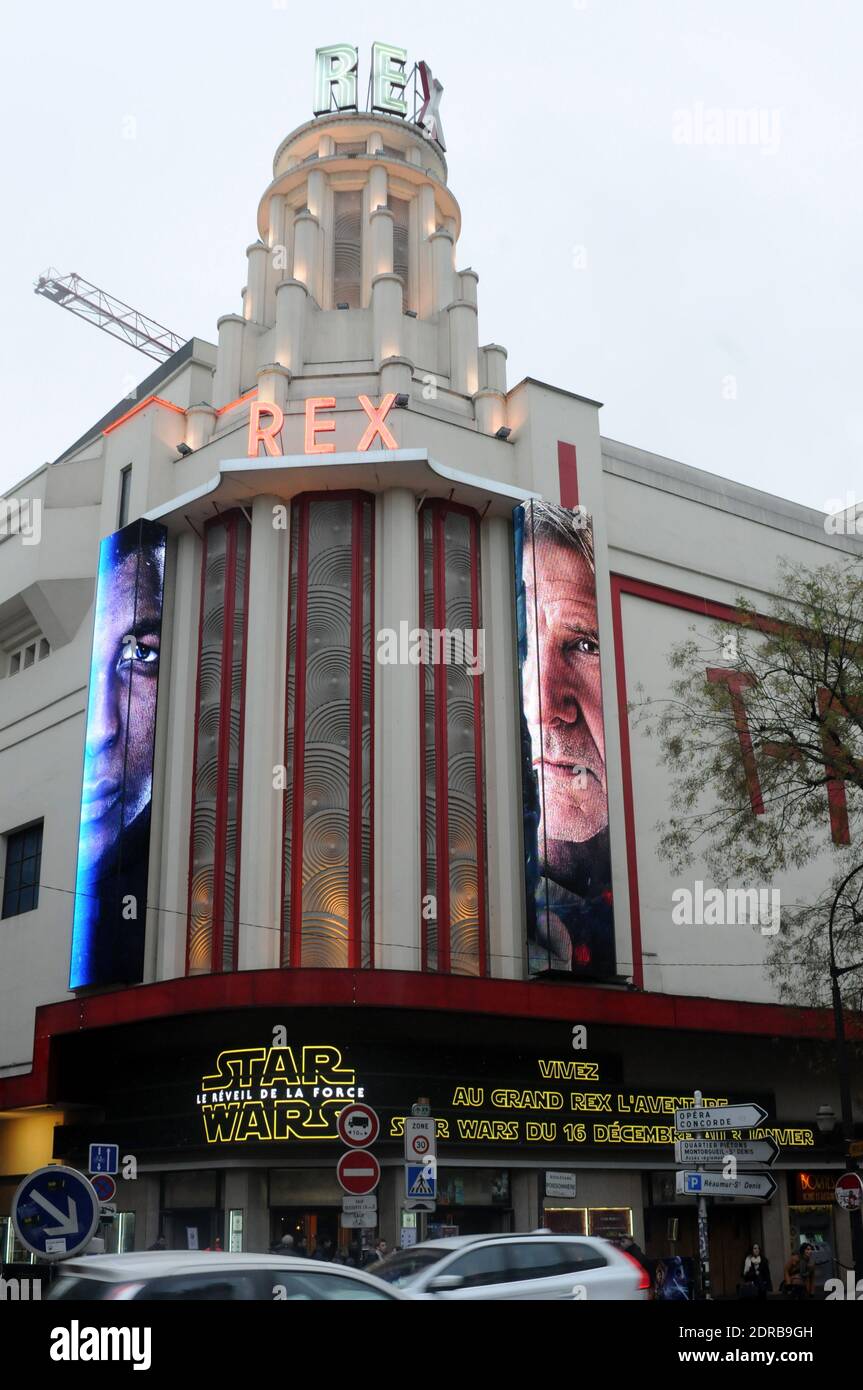 Star wars premiere queue hi-res stock photography and images - Alamy