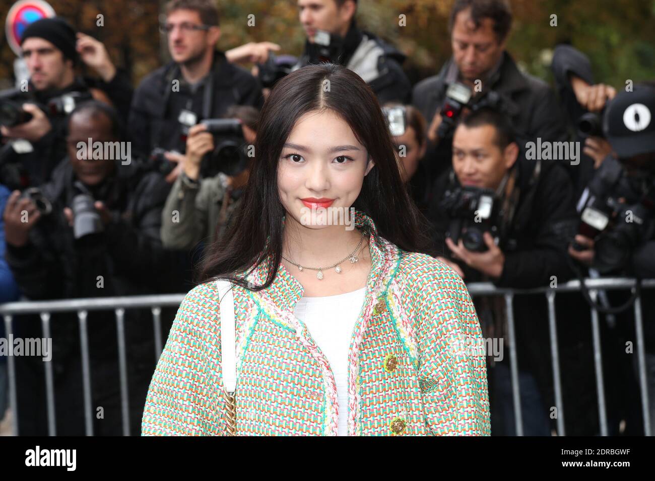 JELLY LIN ARRIVE AU DEFILE 'CHANEL' LORS DE LA FASHION WEEK DE PARIS ...