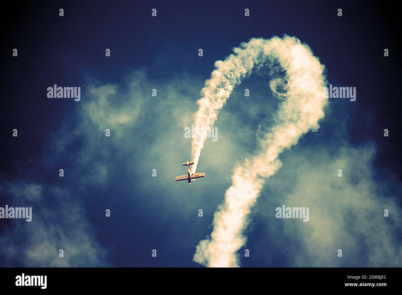 Airplane question mark hi-res stock photography and images - Alamy