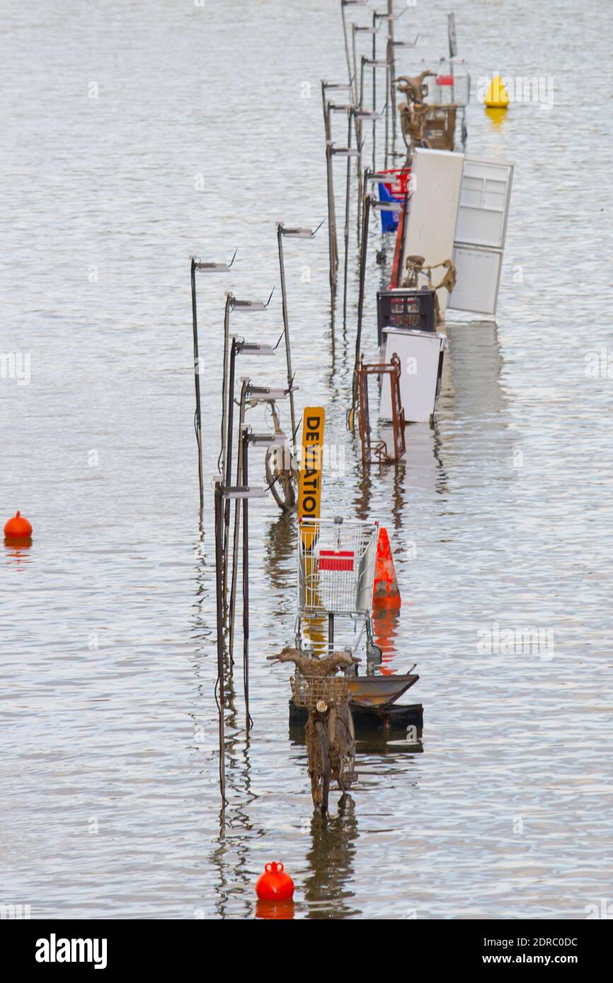 OEUVRE DE MICHAEL PINSKY 'L'EAU QUI DORT', MICHAEL PINSKY EST ALLE ...