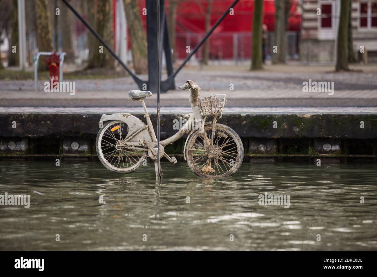 OEUVRE DE MICHAEL PINSKY 'L'EAU QUI DORT', MICHAEL PINSKY EST ALLE ...