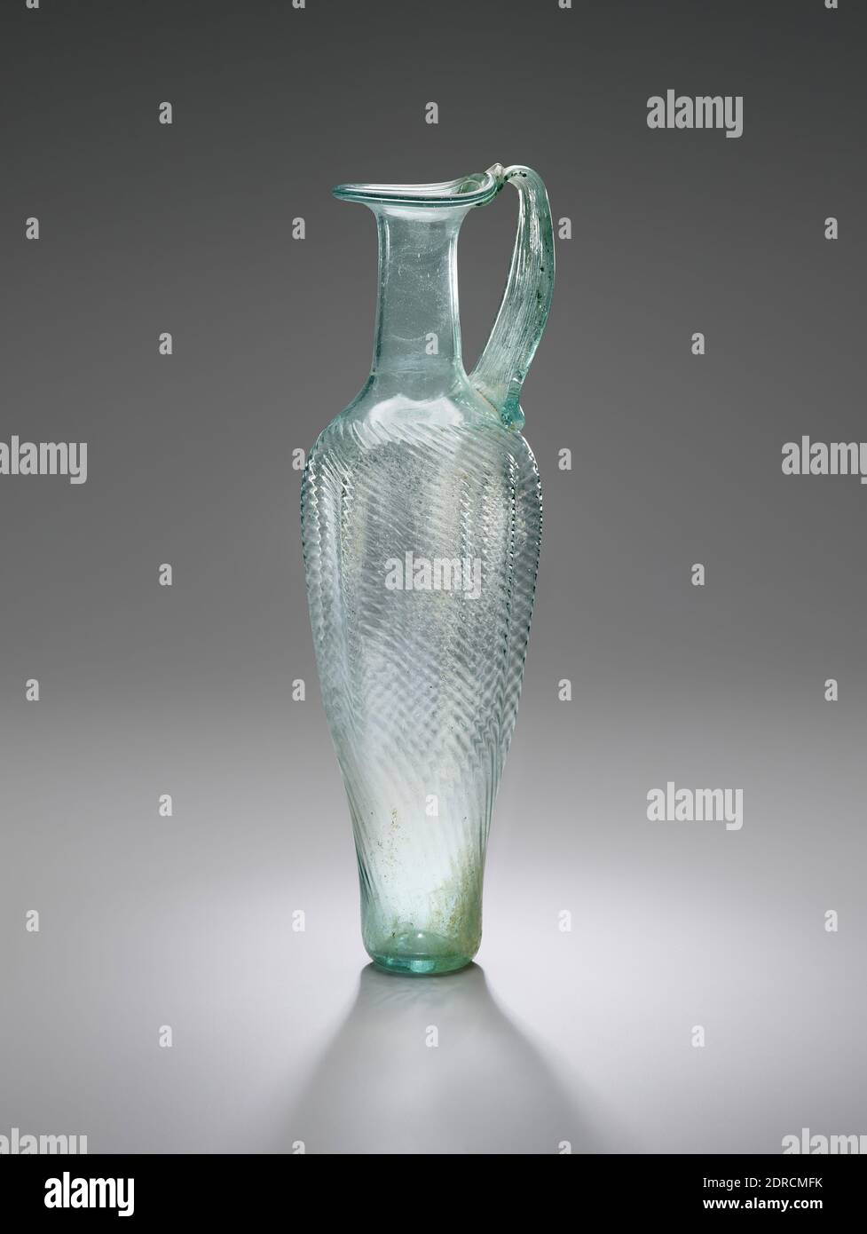 Ribbed containers hi-res stock photography and images - Alamy