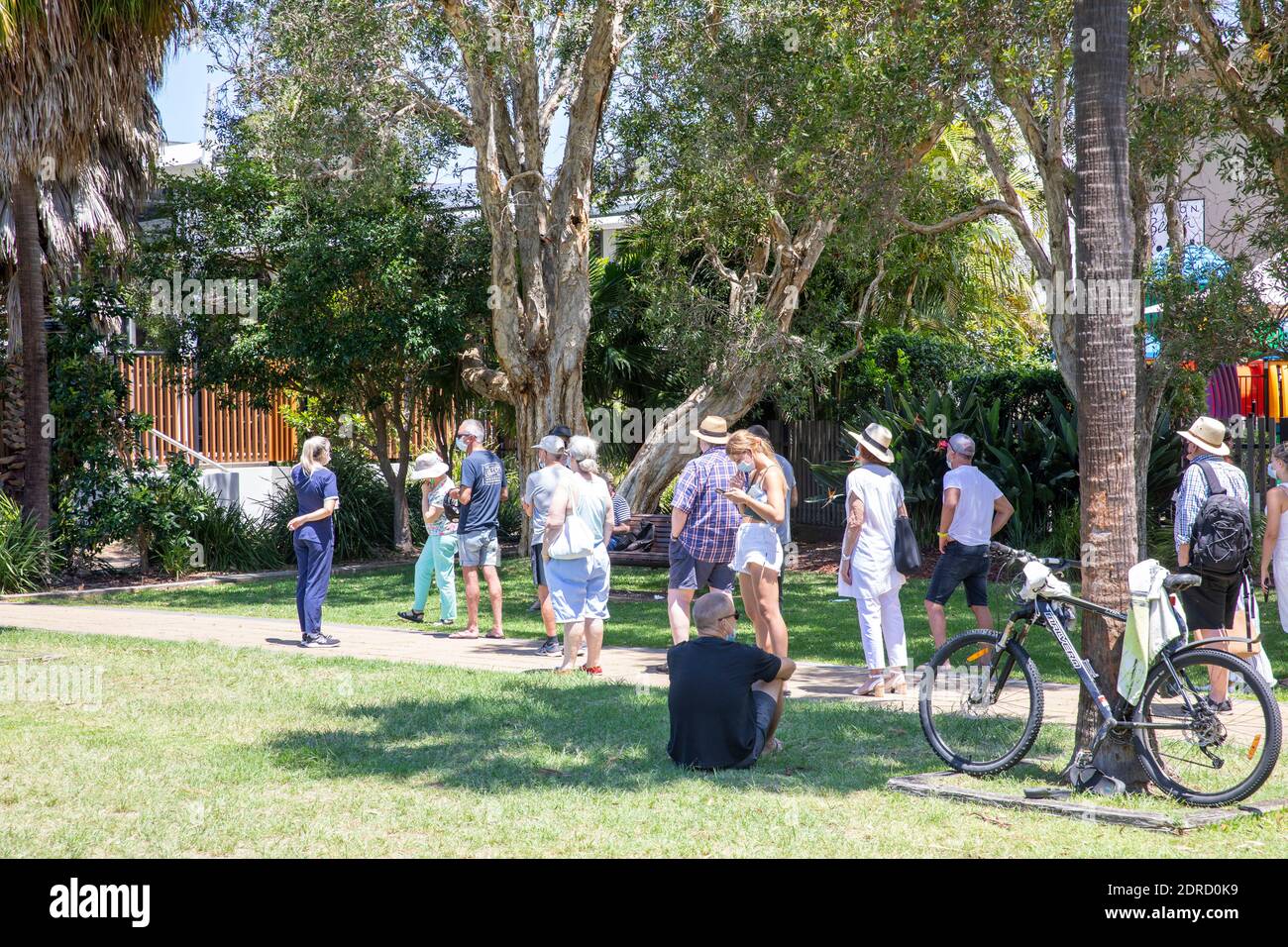 Avalon Beach Sydney, covid 19 testing for people stood in a queue ...