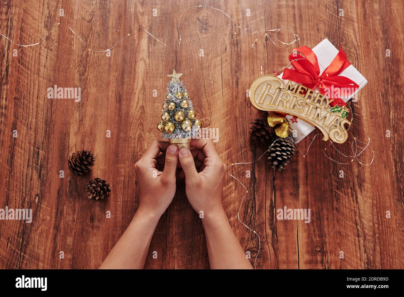 Close up small hands hi-res stock photography and images - Alamy