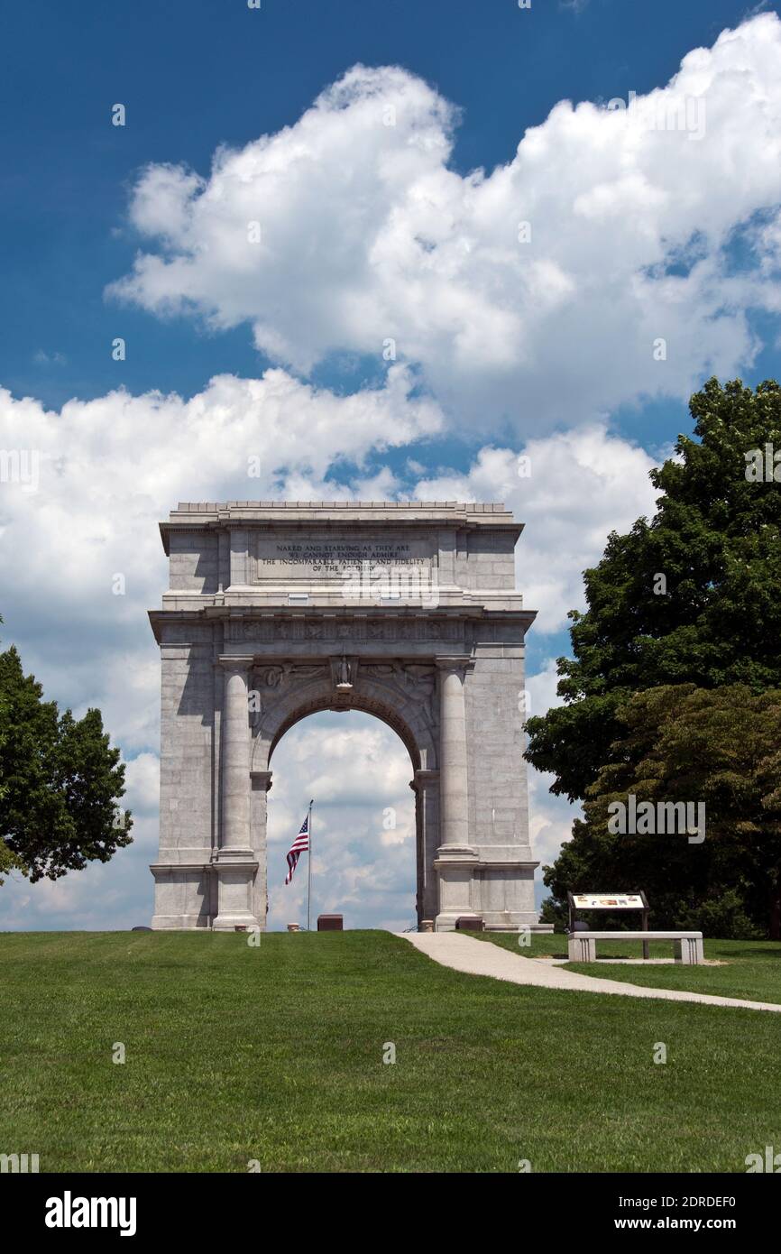 The Nat. Memorial Arch dedicated "to officers and soldiers of the ...