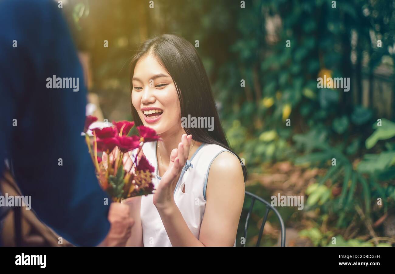 Indian people giving flowers hi-res stock photography and images - Alamy