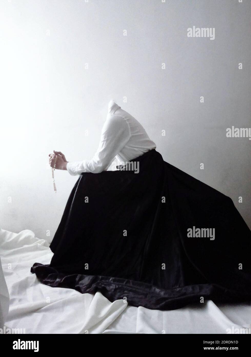 Decapitated woman hi-res stock photography and images - Alamy