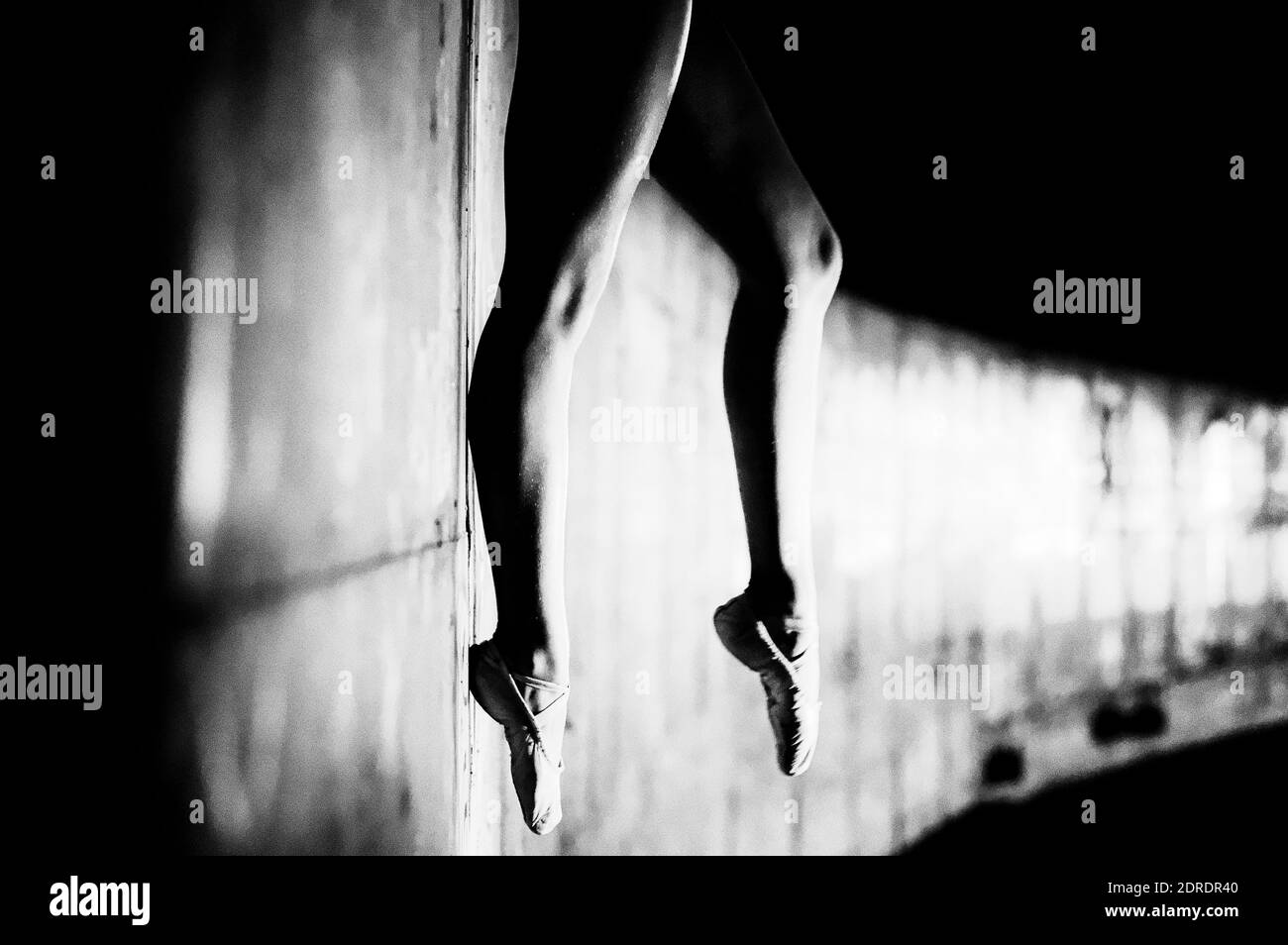 Ballerina barefoot dance dance Black and White Stock Photos & Images ...