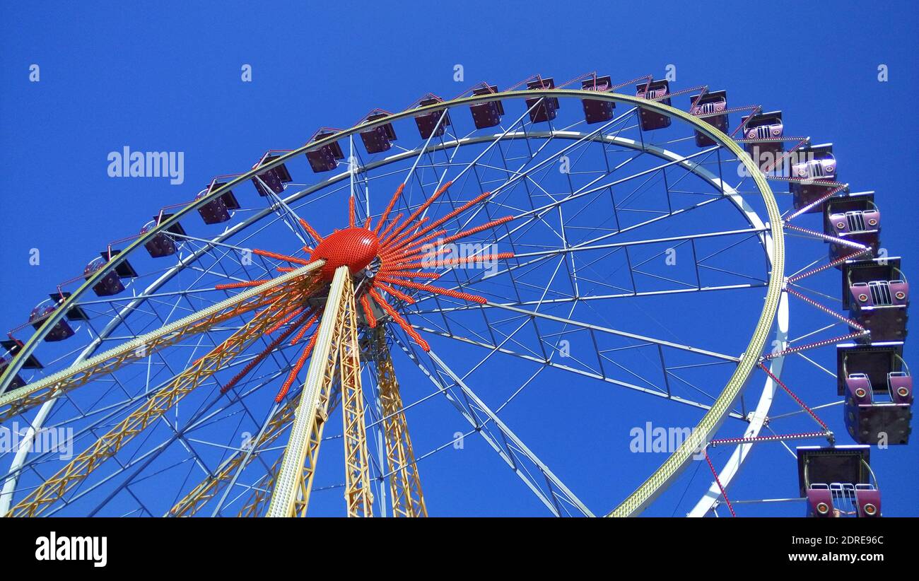 Amusement ferris wheel hi-res stock photography and images - Alamy