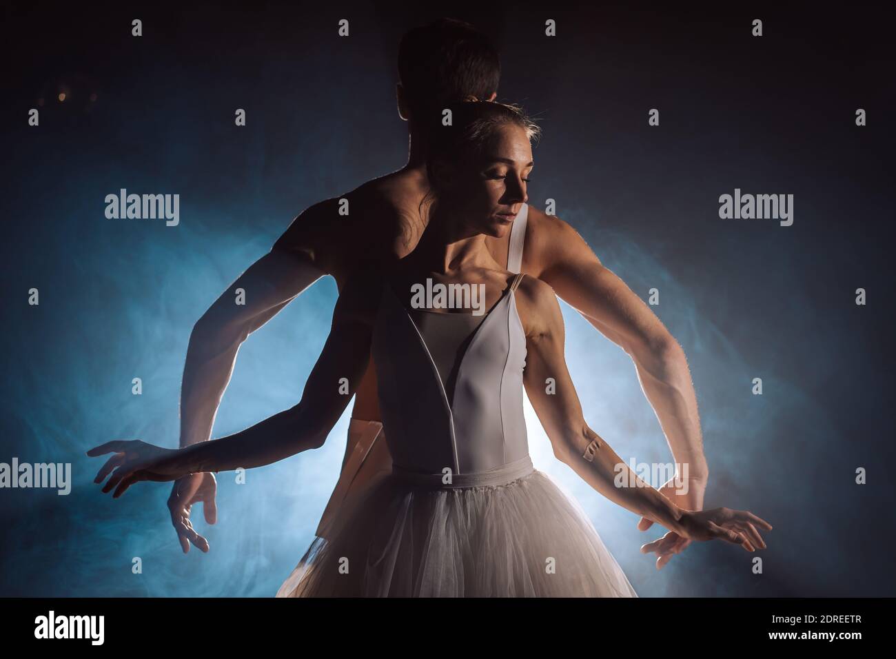 Couple dance on stage hi-res stock photography and images - Alamy