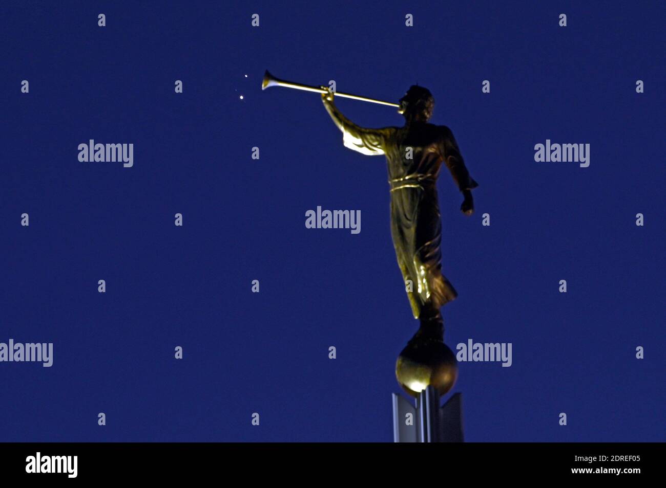 Statue of saturn hi-res stock photography and images - Alamy