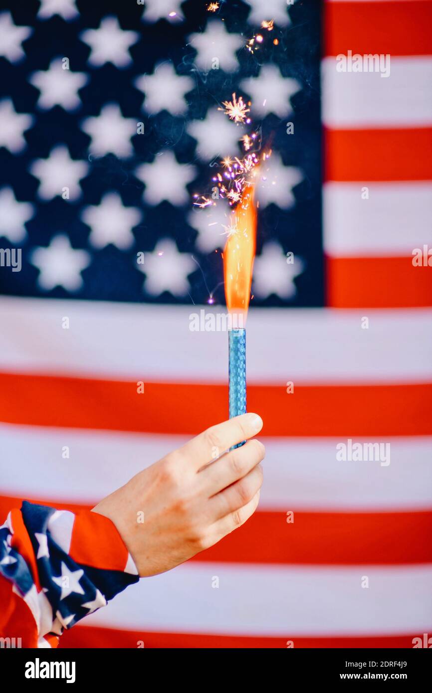 Burning american flag fire hi-res stock photography and images - Alamy