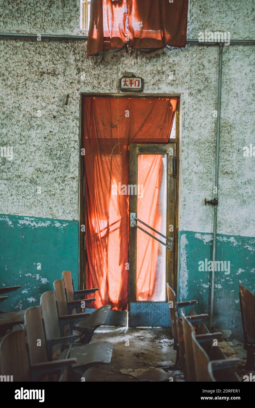 Run down theater hi-res stock photography and images - Alamy